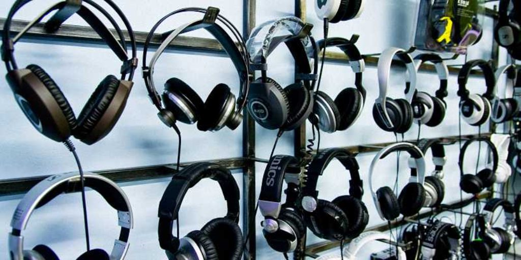Different Types of Headphones - Which are the Best to Buy?