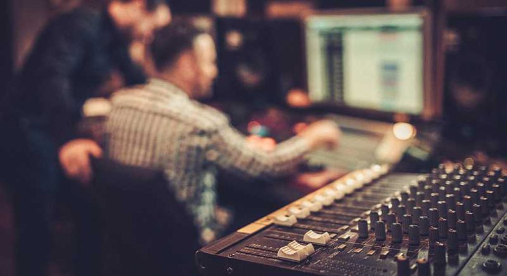 5 Chapters of Becoming an Electronic Music Producer: A Journey to the ...